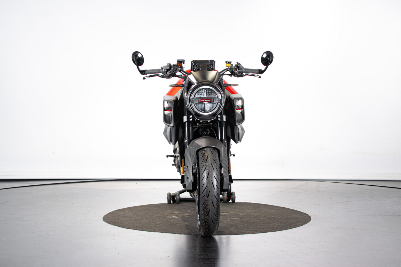 2025 BRABUS 1300 R MAGMA RED - Ruote da Sogno