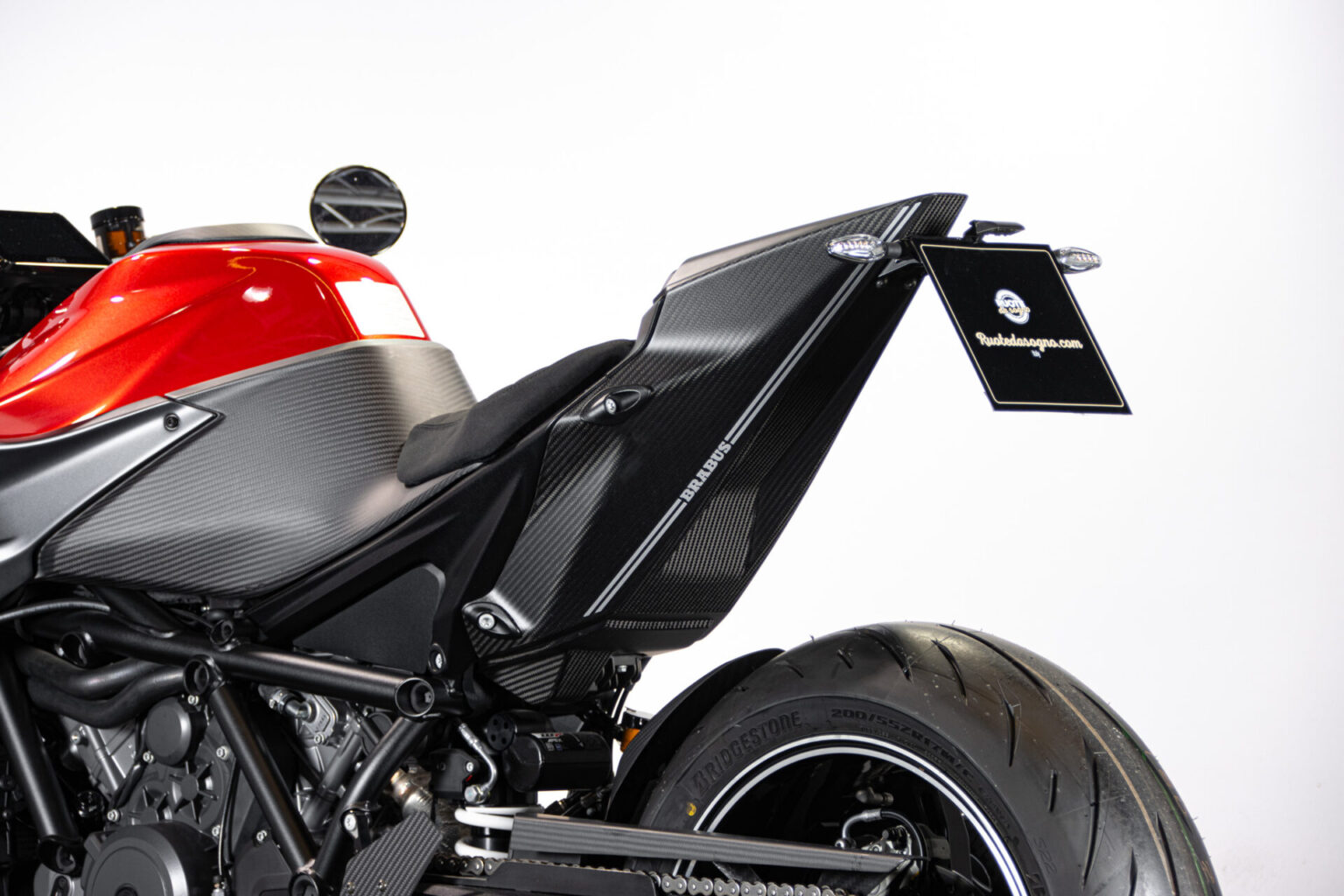 2025 BRABUS 1300 R MAGMA RED - Ruote da Sogno